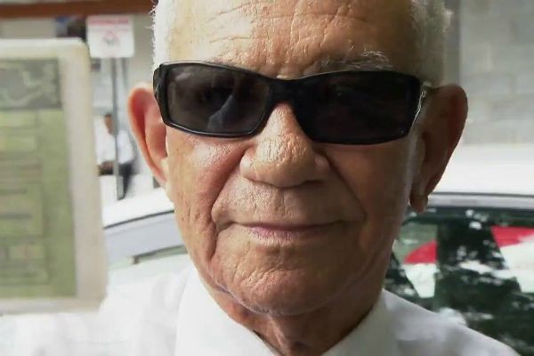 Conheça o taxista mais velho de SP, com 72 anos só de profissão! - SBT News